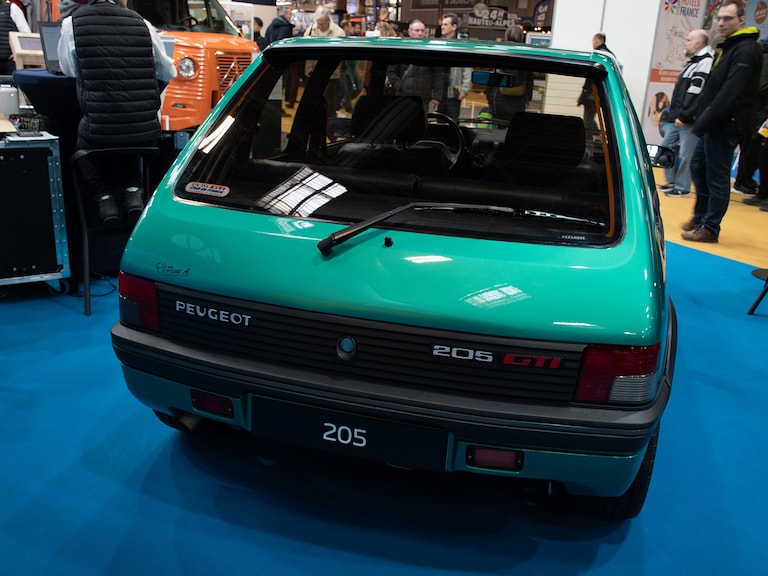 The PEUGEOT 205 celebrates its 40th birthday: a great looking car!