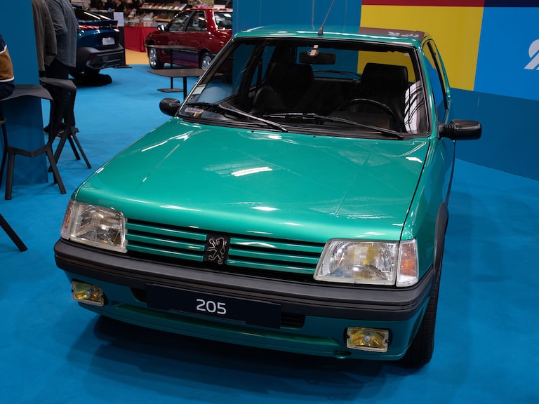 The PEUGEOT 205 celebrates its 40th birthday: a great looking car!