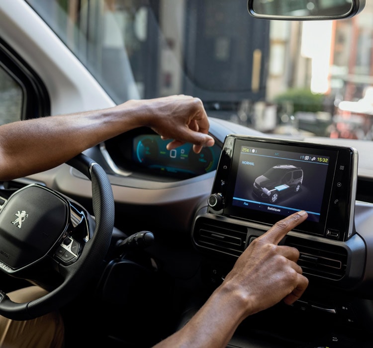 PEUGEOT e-RIFTER: The electric family car