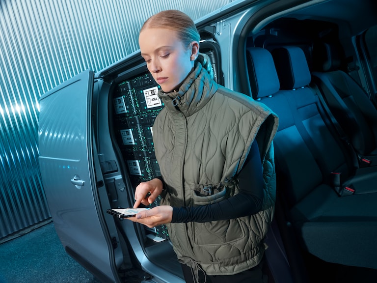 Tracking via PEUGEOT's Fleet management solution